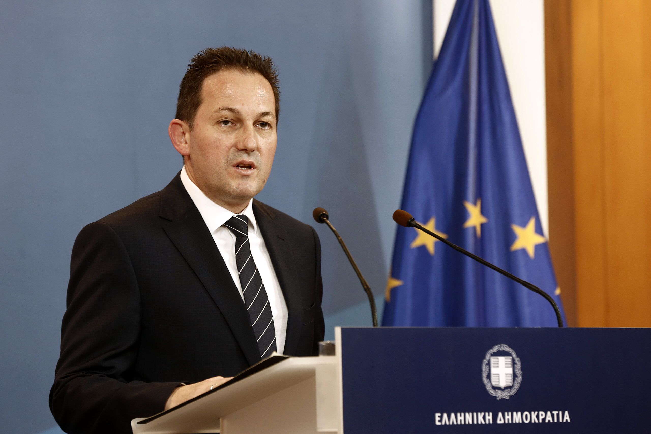 «Φωτιά» στο πολιτικό σκηνικό για τις δηλώσεις Πέτσα