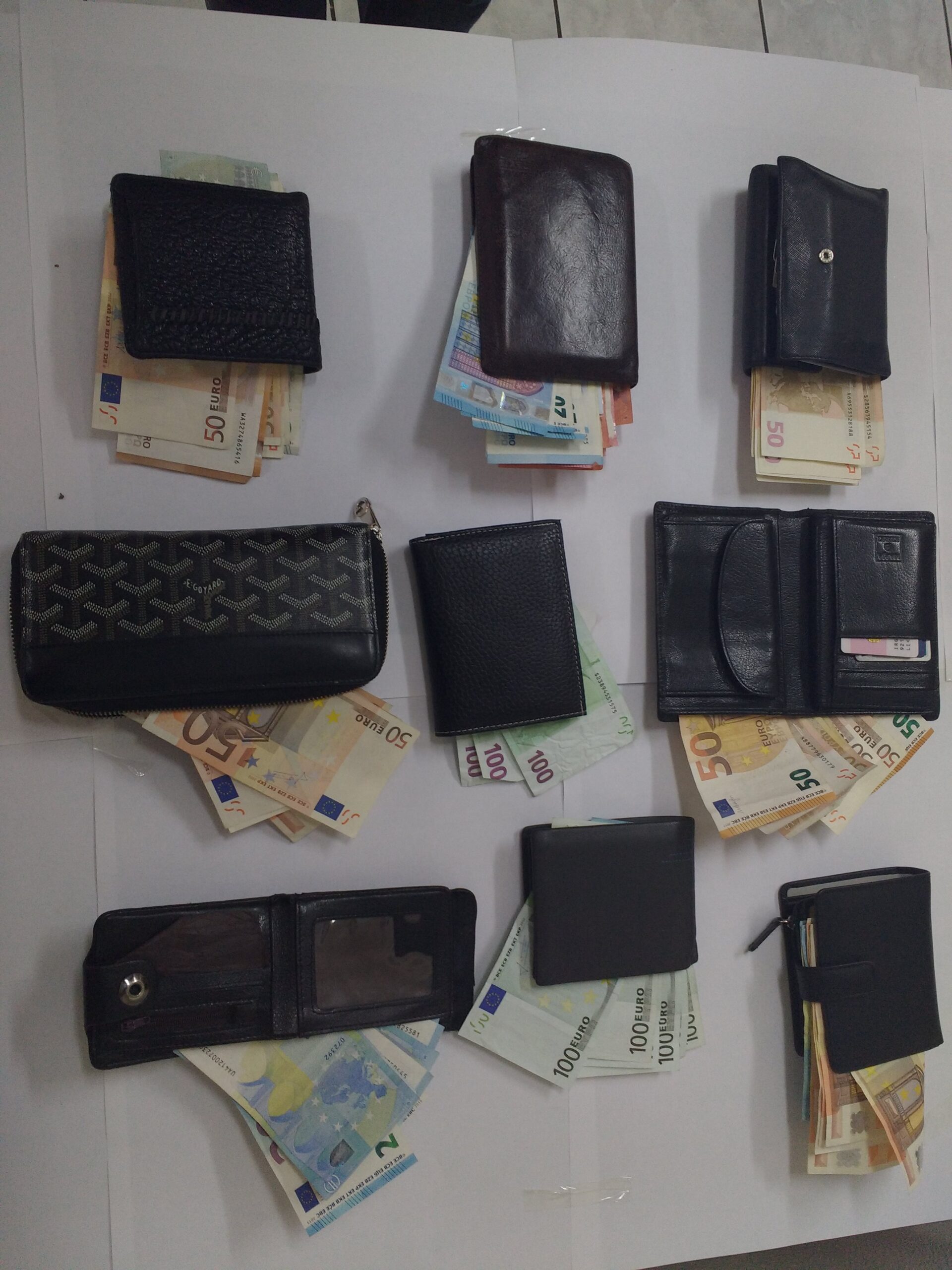 Εξιχνιάστηκε σπείρα πορτοφολάδων που έκλεβε σε Μέσα Μεταφοράς ...