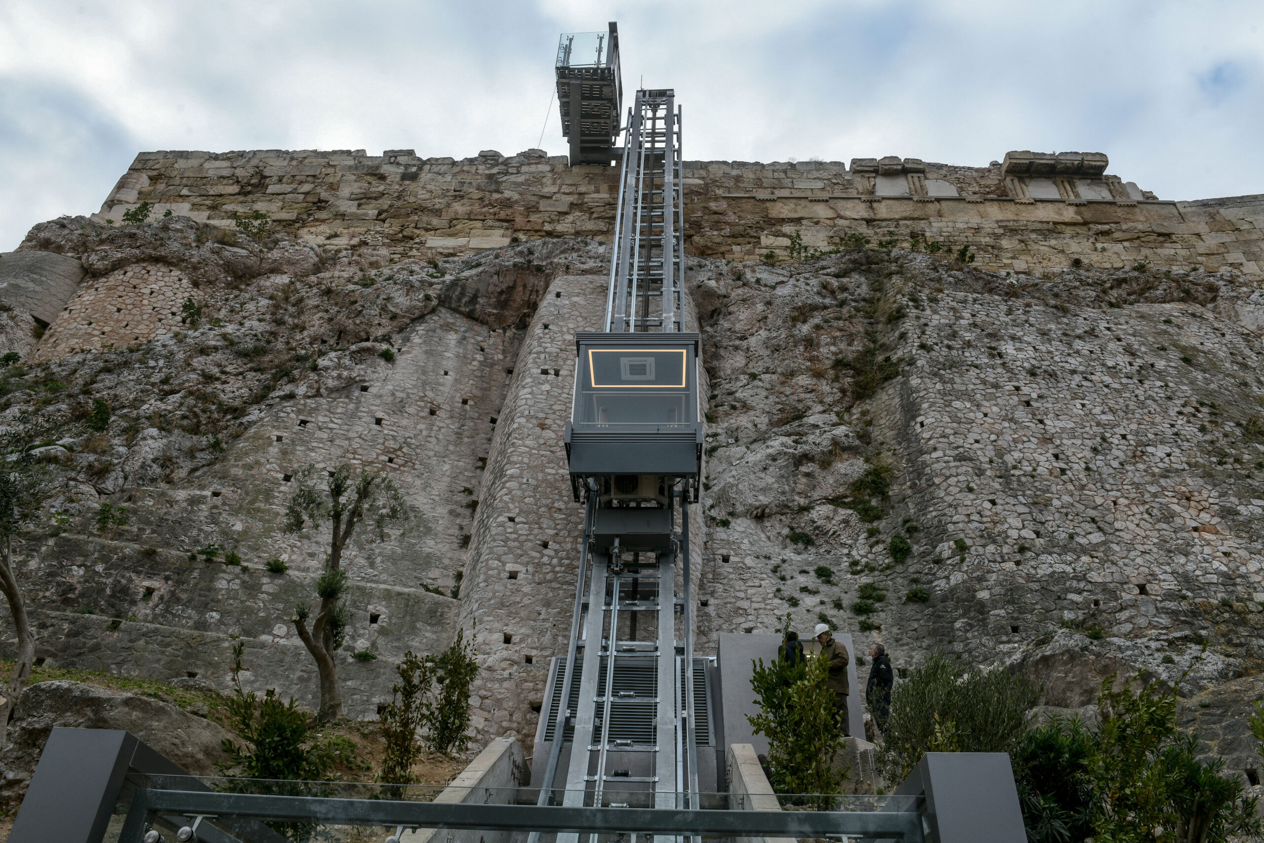 Δείτε τον νέο ανελκυστήρα για ΑμεΑ στην Ακρόπολη – Ανάβαση σε 32 ...