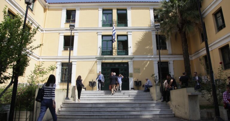 Λουκέτο στα δικαστήρια την Πέμπτη: Σε κινητοποιήσεις οι δικαστικοί ...