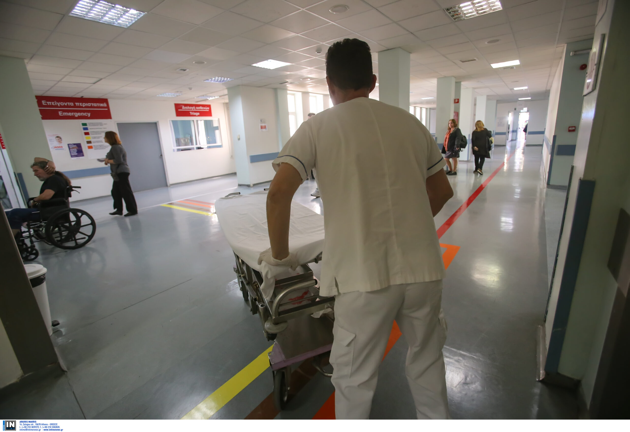 Το πιο δυνατό χειροκρότημα της Ελλάδας σε γιατρούς και νοσηλευτές (Βίντεο)