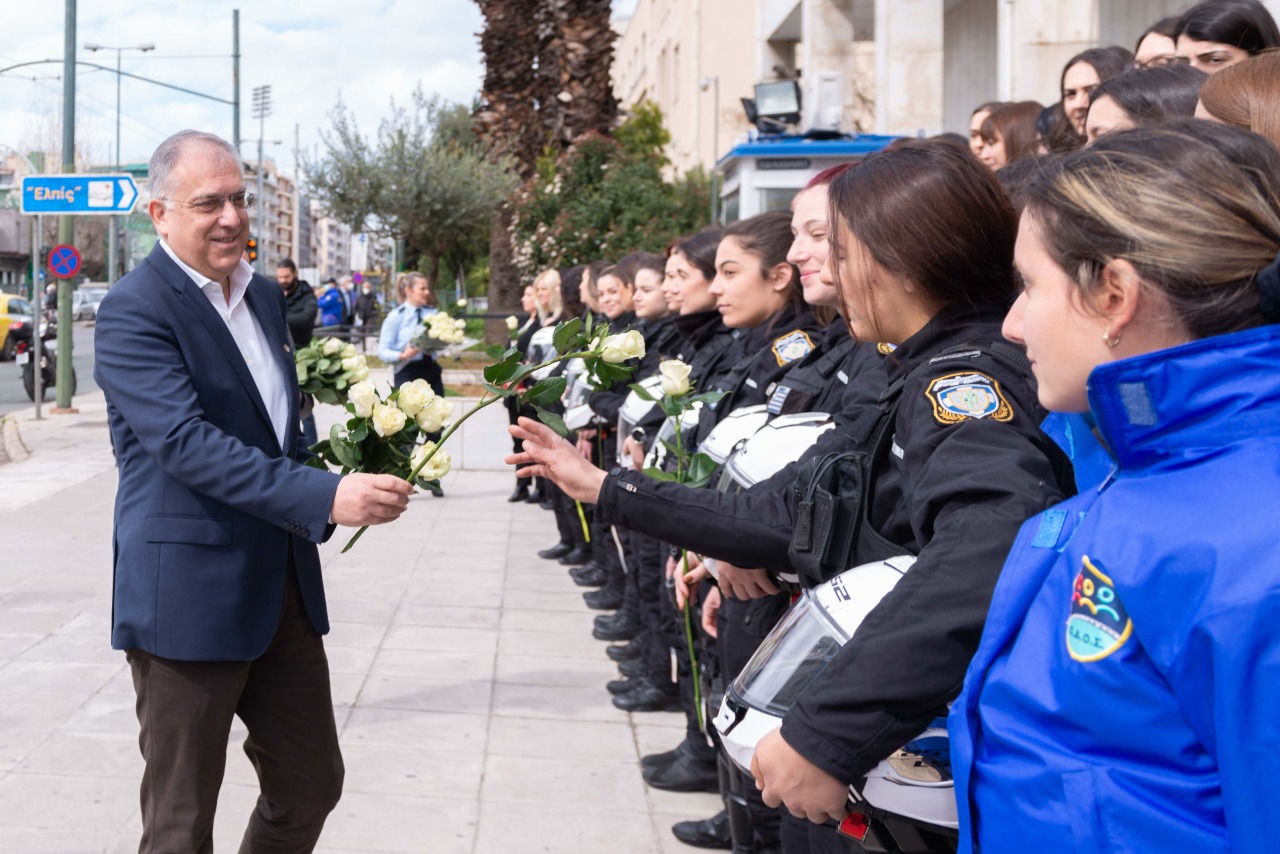 Τάκης Θεοδωρικάκος: «Οι γυναίκες της Ελληνικής Αστυνομίας στην πρώτη ...