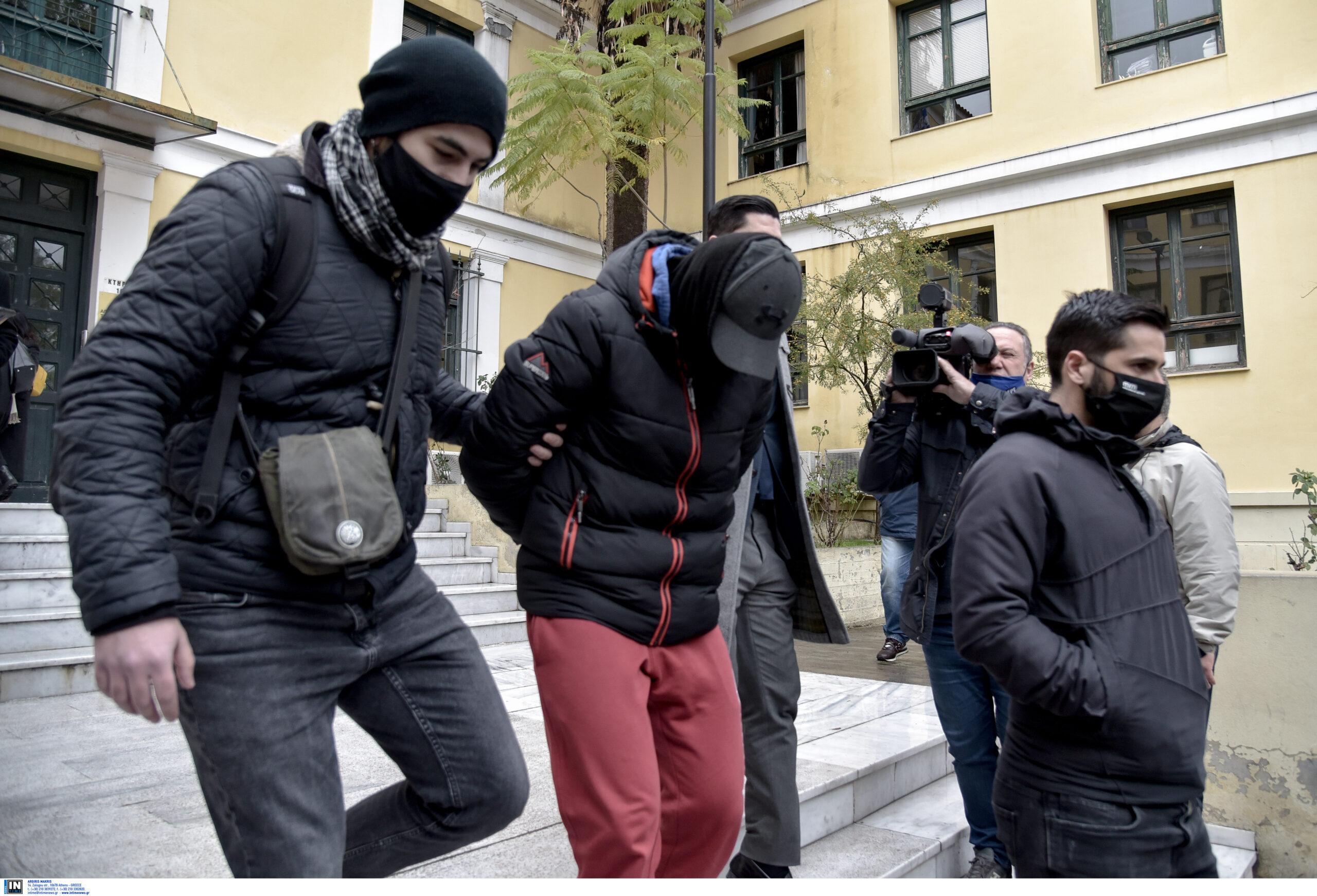 Ξυλοδαρμός σταθμάρχη: Ενώπιον του ανακριτή οι δύο ανήλικοι – Νέο ...