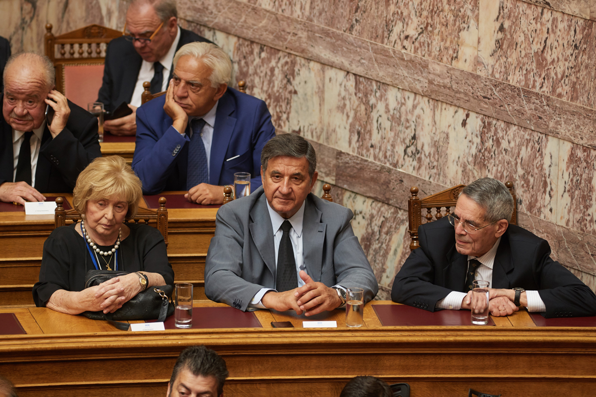 Δεν θα μπορούσε να λείψει.. ο Μανούσος από το «πολιτικό μνημόσυνο»