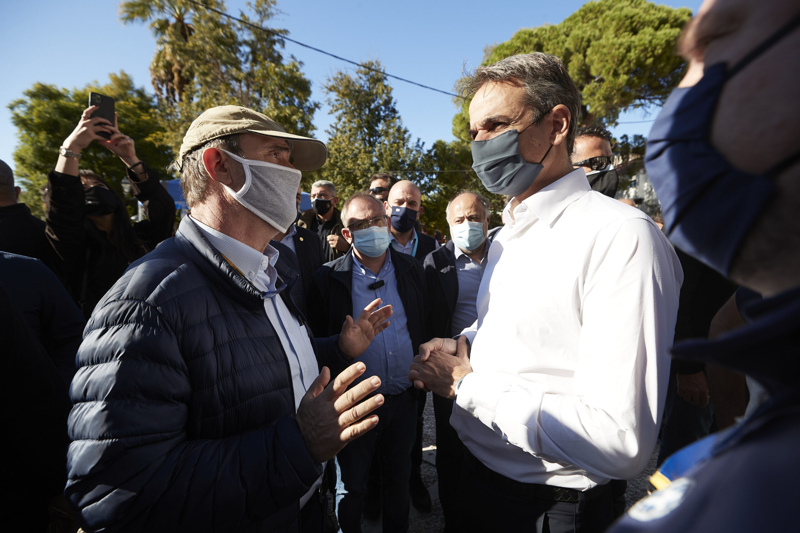 Εικόνες απόλυτης καταστροφής: Τι είδε ο Κυριάκος Μητσοτάκης στη Σάμο ...