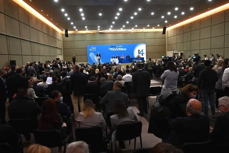Πόλος έλξης ο Νίκος Δένδιας στο συνέδριο της ΝΔ – Τα μηνύματα που έστειλε