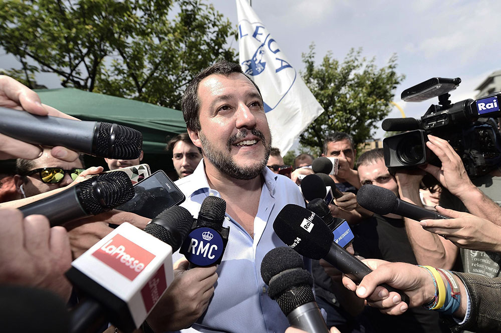 Σαλβίνι: Τα τρακτέρ ανάγκασαν την ΕΕ «να κάνει πίσω στην τρέλα» – «Ζήτω ...