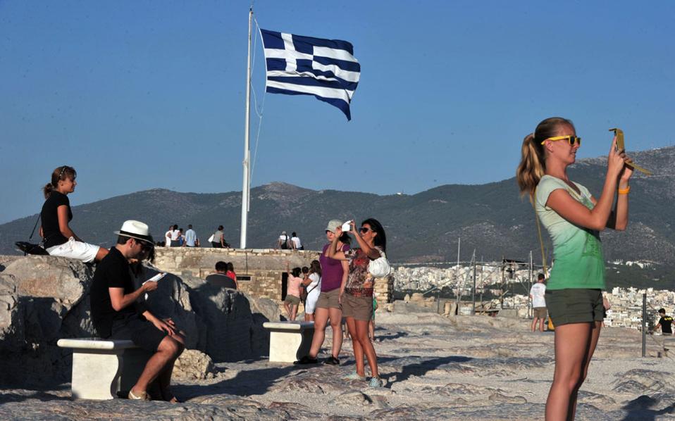 ΤΑZ για διακοπές στην Ελλάδα: Αντί για ευρωομόλογα Γερμανοί τουρίστες