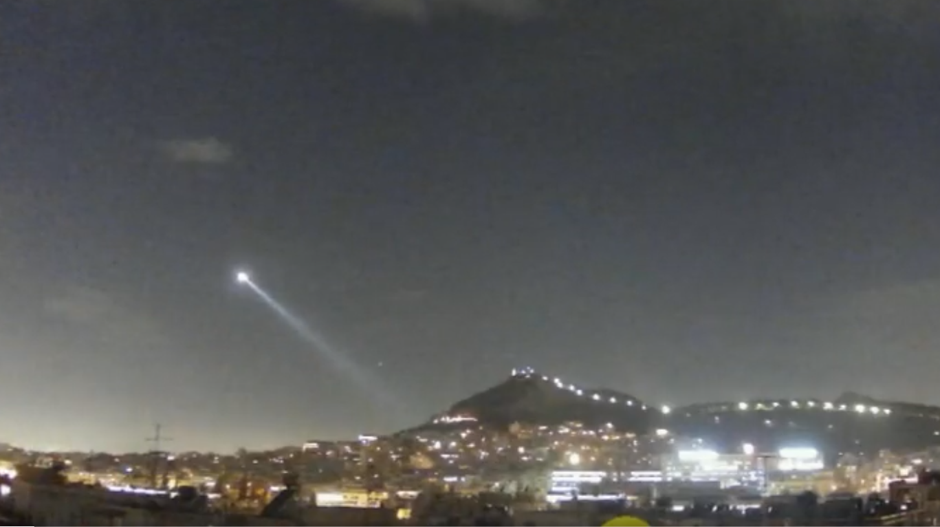 Ένα… UFO πάνω από το Αθήνα – Το viral βίντεο και το τρολάρισμα του ...
