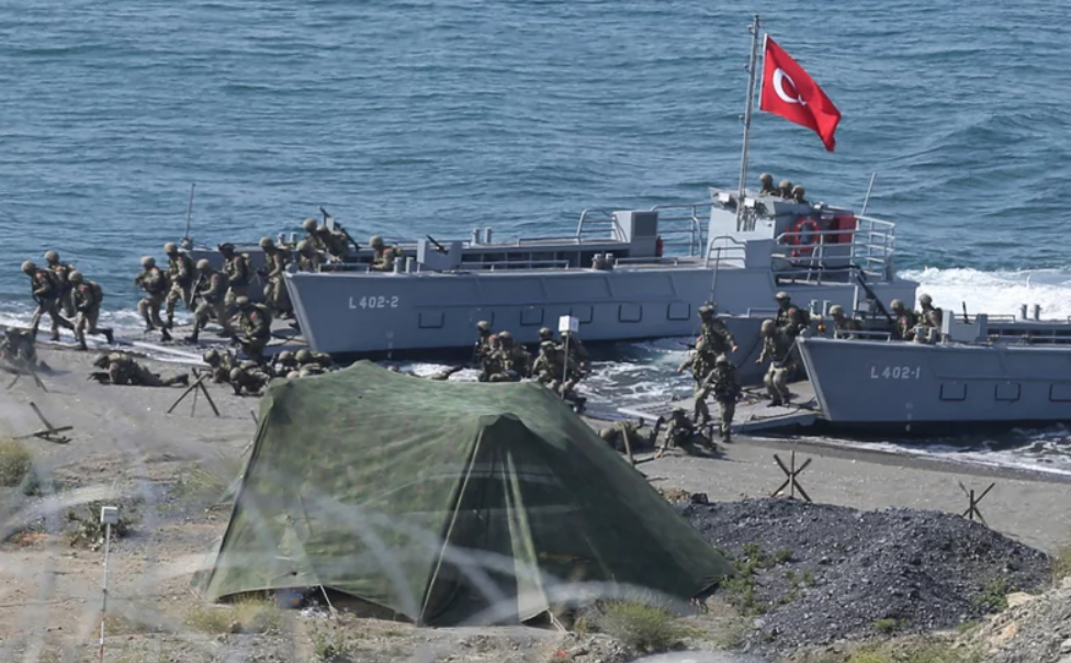 Την ώρα που ο Ερντογάν ρίχνει «πυροτεχνήματα» με βαλλιστικό πύραυλο ο ...