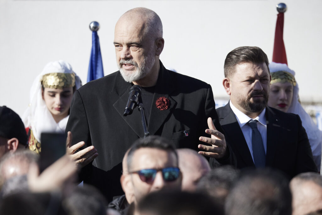 Στην Δερβιτσάνη ο Κυριάκος Μητσοτάκης: «Γέφυρα φιλίας» από τον Έντι ...