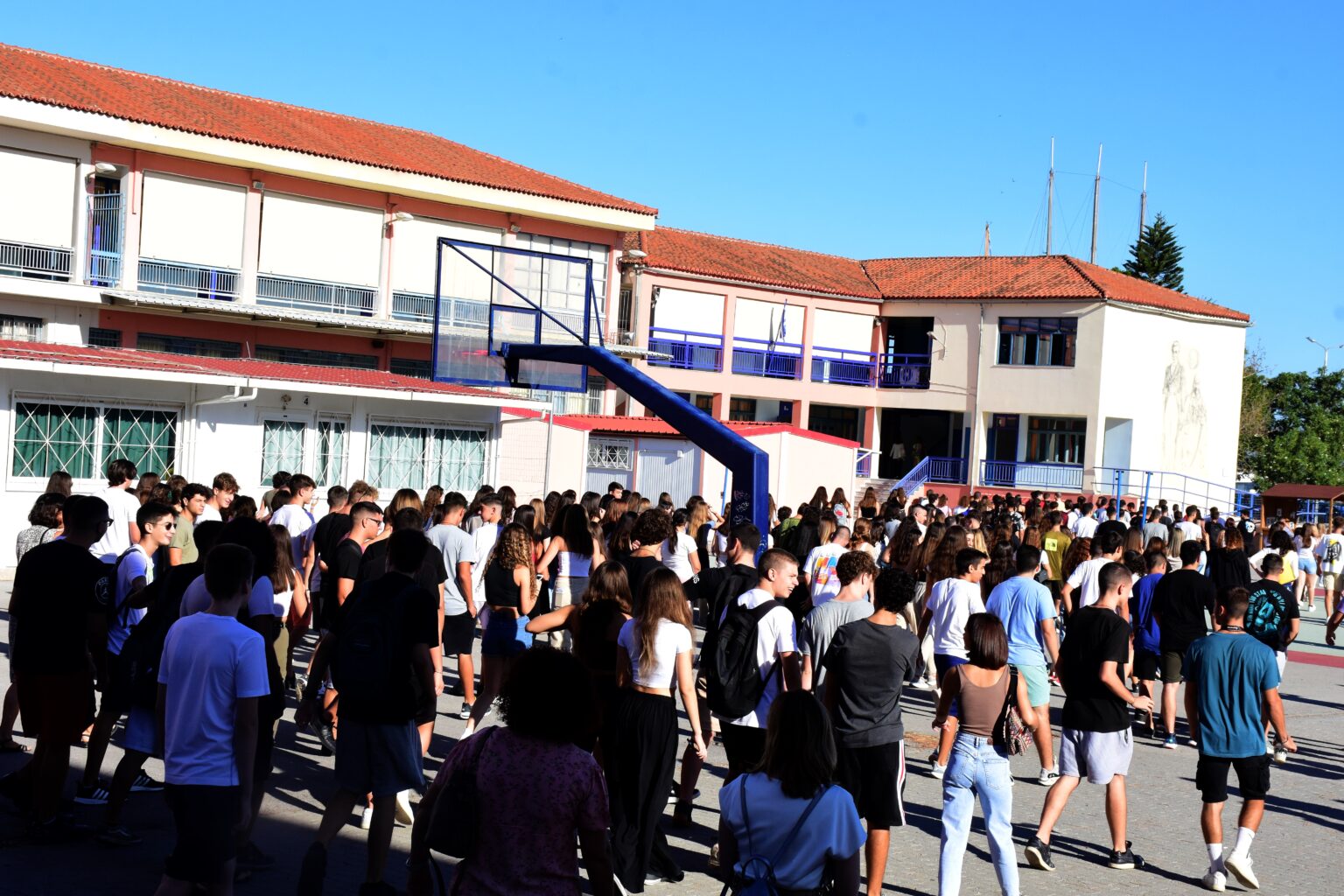 Γρίπη: Ουρές γονιών με παιδιά στα εξωτερικά ιατρεία των νοσοκομείων ...