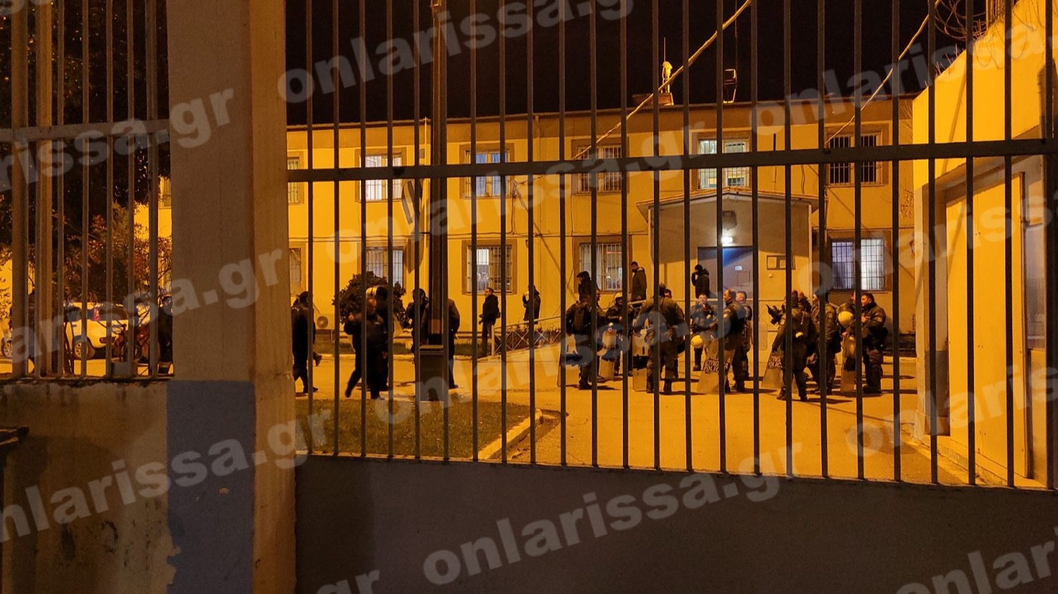 Αναστάτωση στις φυλακές Λάρισας: Κρατούμενοι αρνούνταν να μπουν στα ...