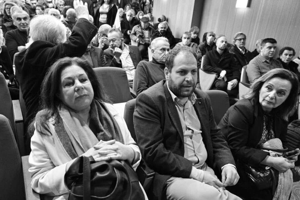 Πλήθος κόσμου στο Περιστέρι στην ομιλία του Μιχάλη Καρχιμάκη