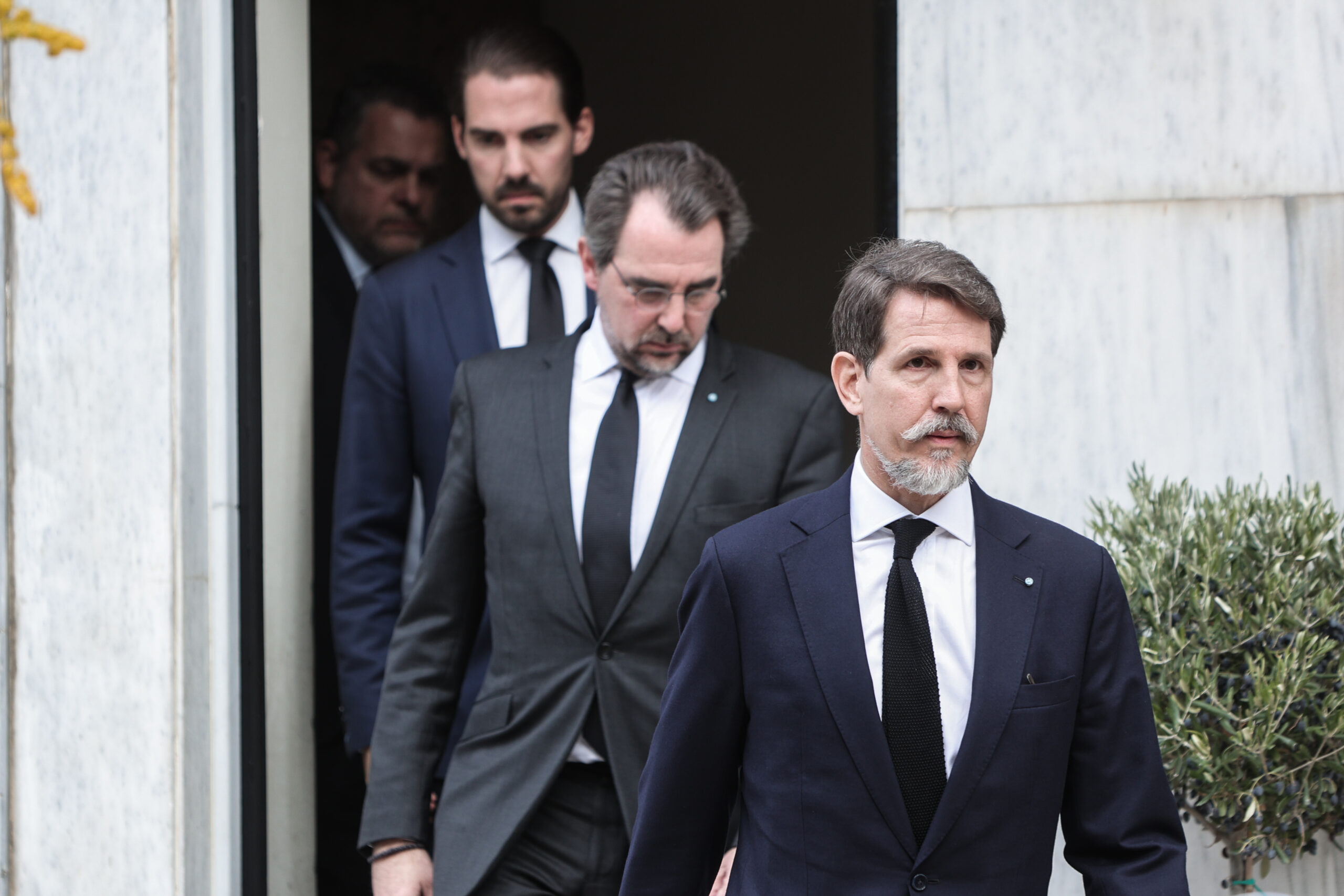 Στο Μαξίμου οι τρεις γιοι του τέως βασιλιά Κωνσταντίνου (φωτό)