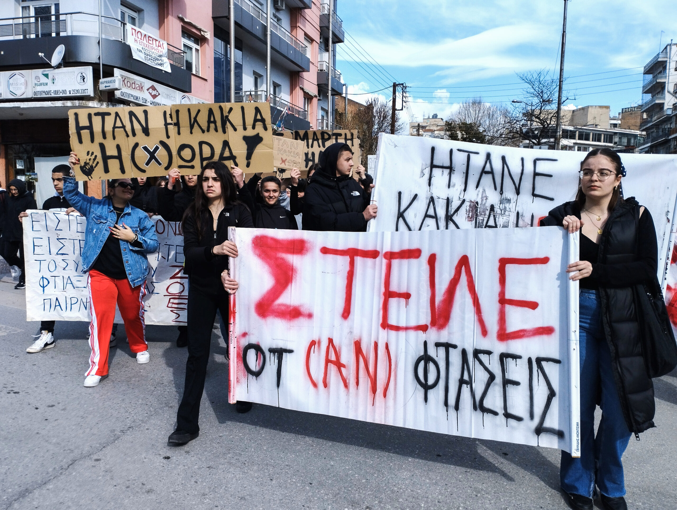 Κλιμακώνεται η πολιτική κόντρα – Ανησυχία για το εύρος των λαϊκών ...