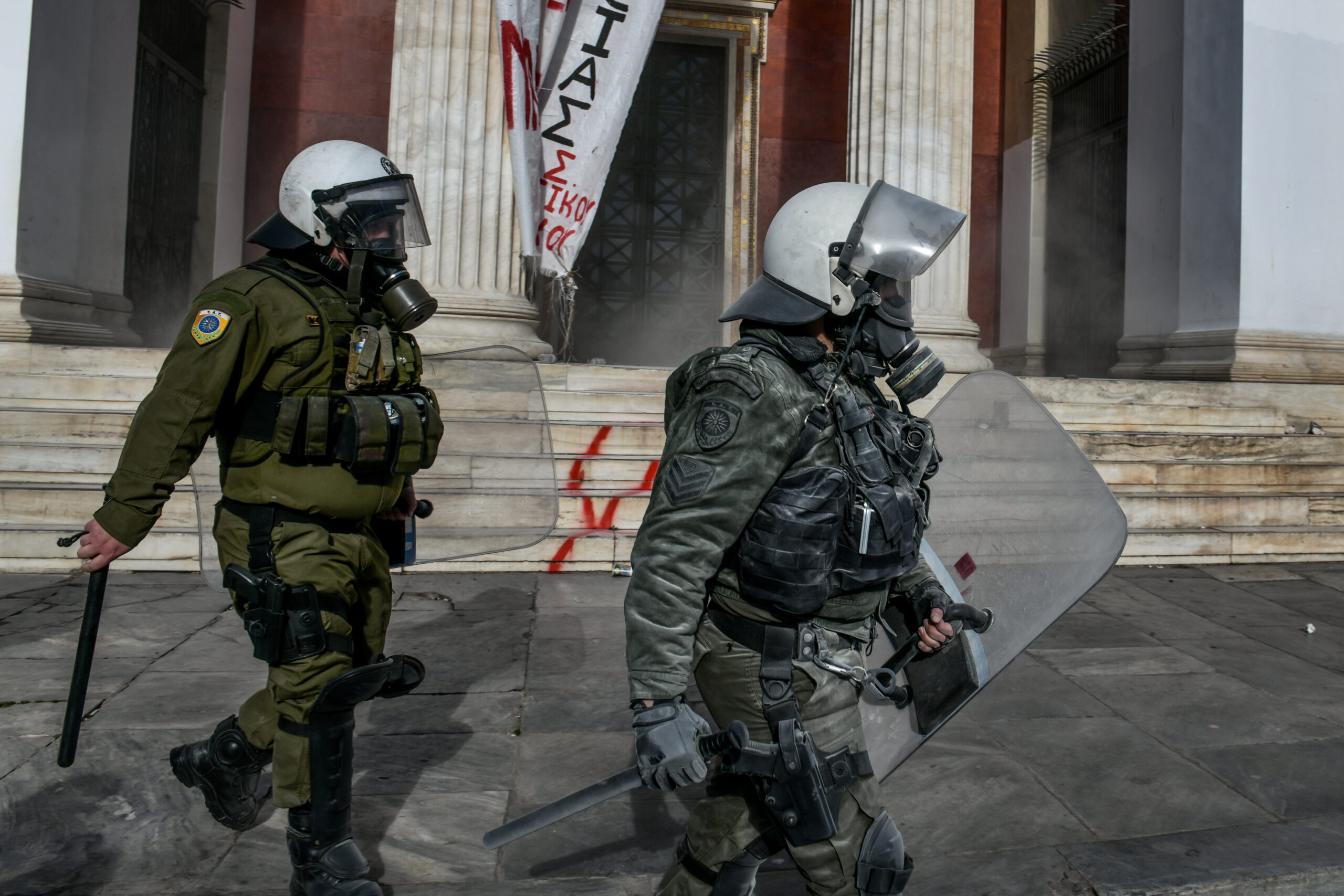 Πάνω από 40.000 άτομα συμμετείχαν στην πορεία στο Σύνταγμα, σύμφωνα με ...