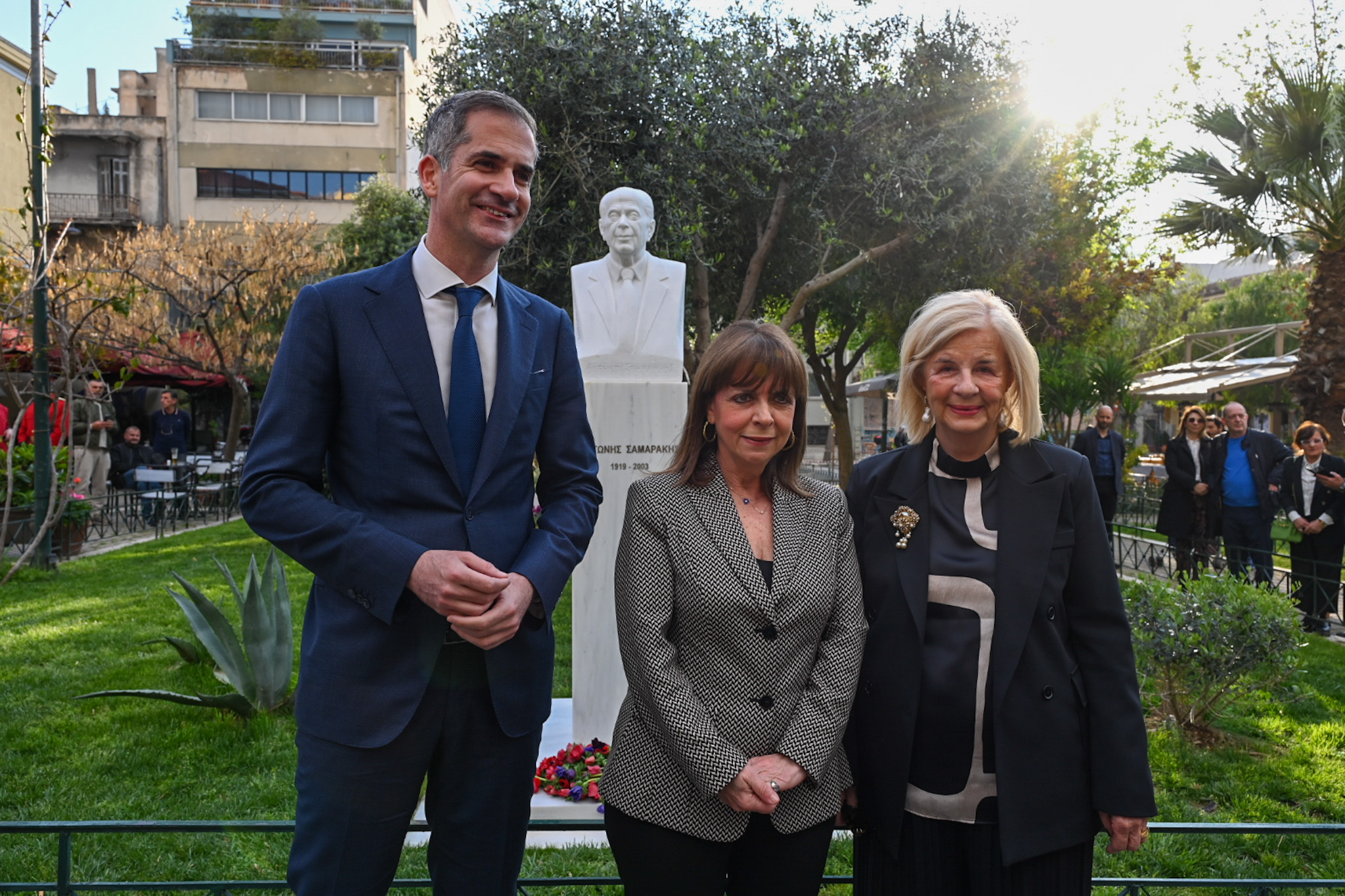 Ο Δήμος Αθηναίων τιμά τον Αντώνη Σαμαράκη – Στην πλατεία Αυδή τα ...