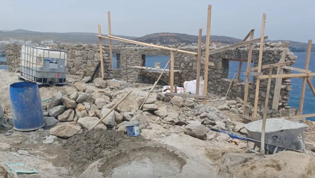 Πέντε συλλήψεις σε Μύκονο και Ρόδο για αυθαίρετη δόμηση (Φωτό)