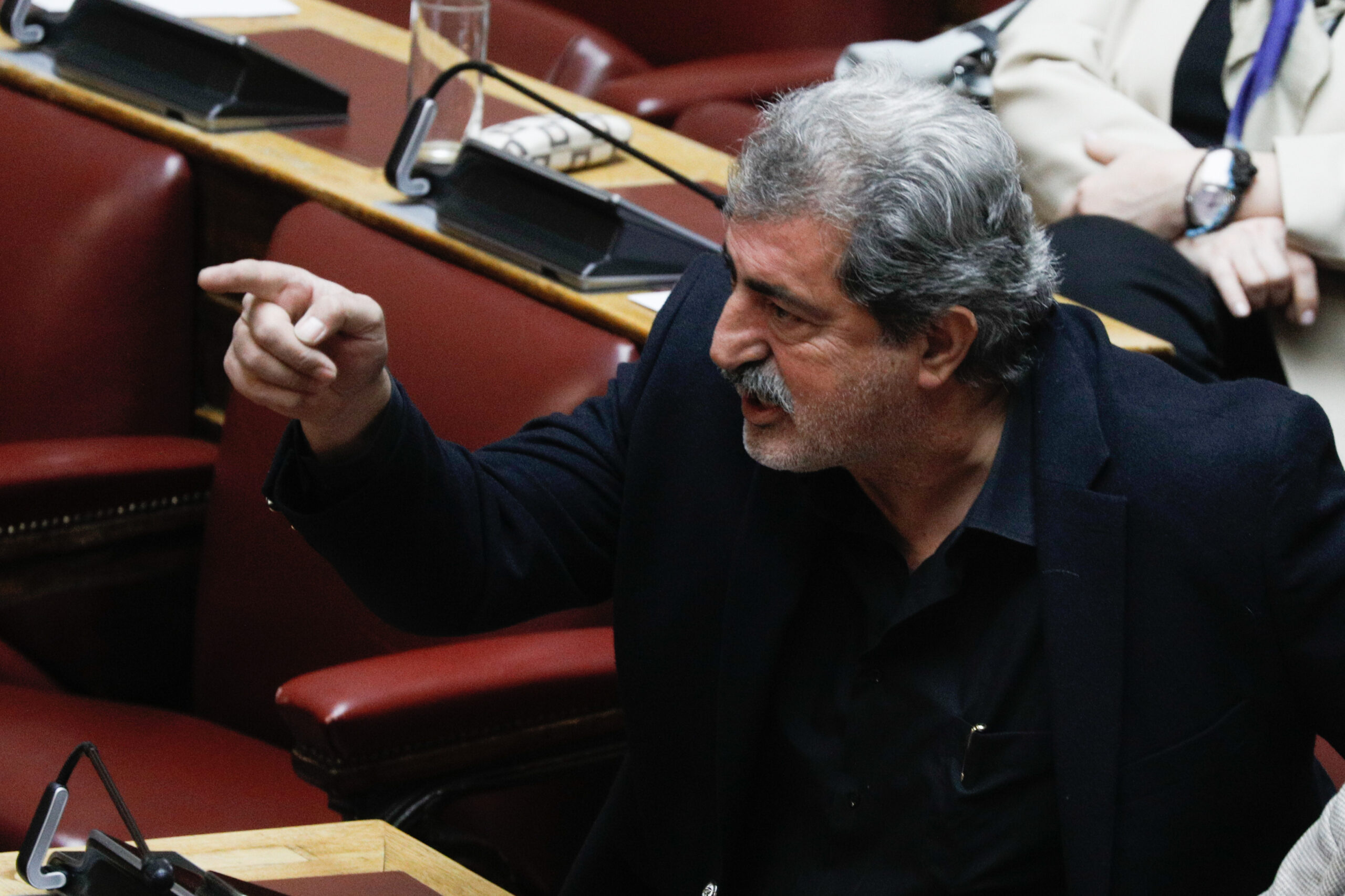 Επίθεση Πολάκη σε Σαββόπουλο: «Άντε χάσου θεραπαινίδα του Μητσοτακεικου!»