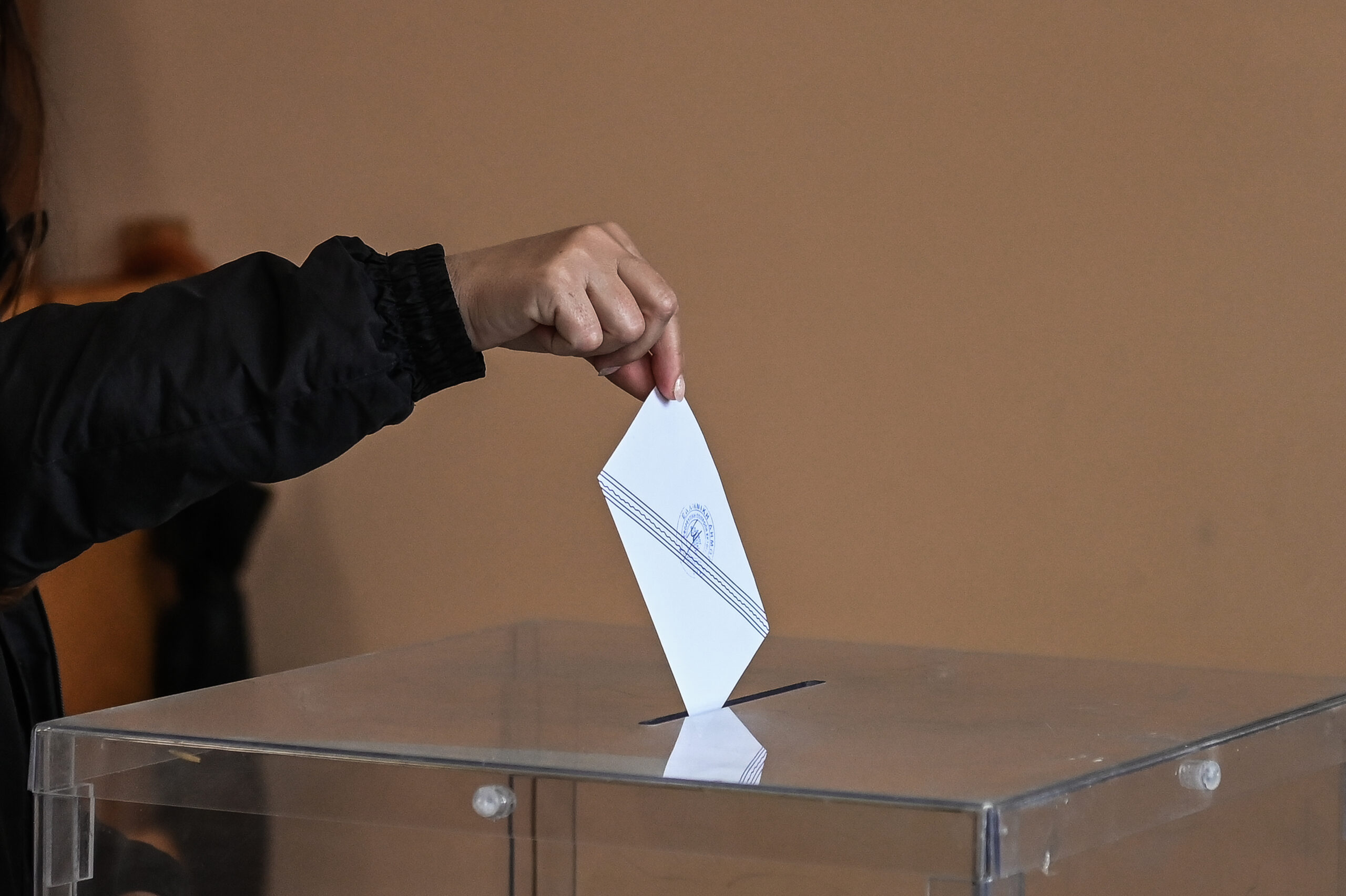 «Φάκελος Δημοσκόπηση»: Οι έρευνες του Ιουνίου δείχνουν άνετη πρωτιά της ...
