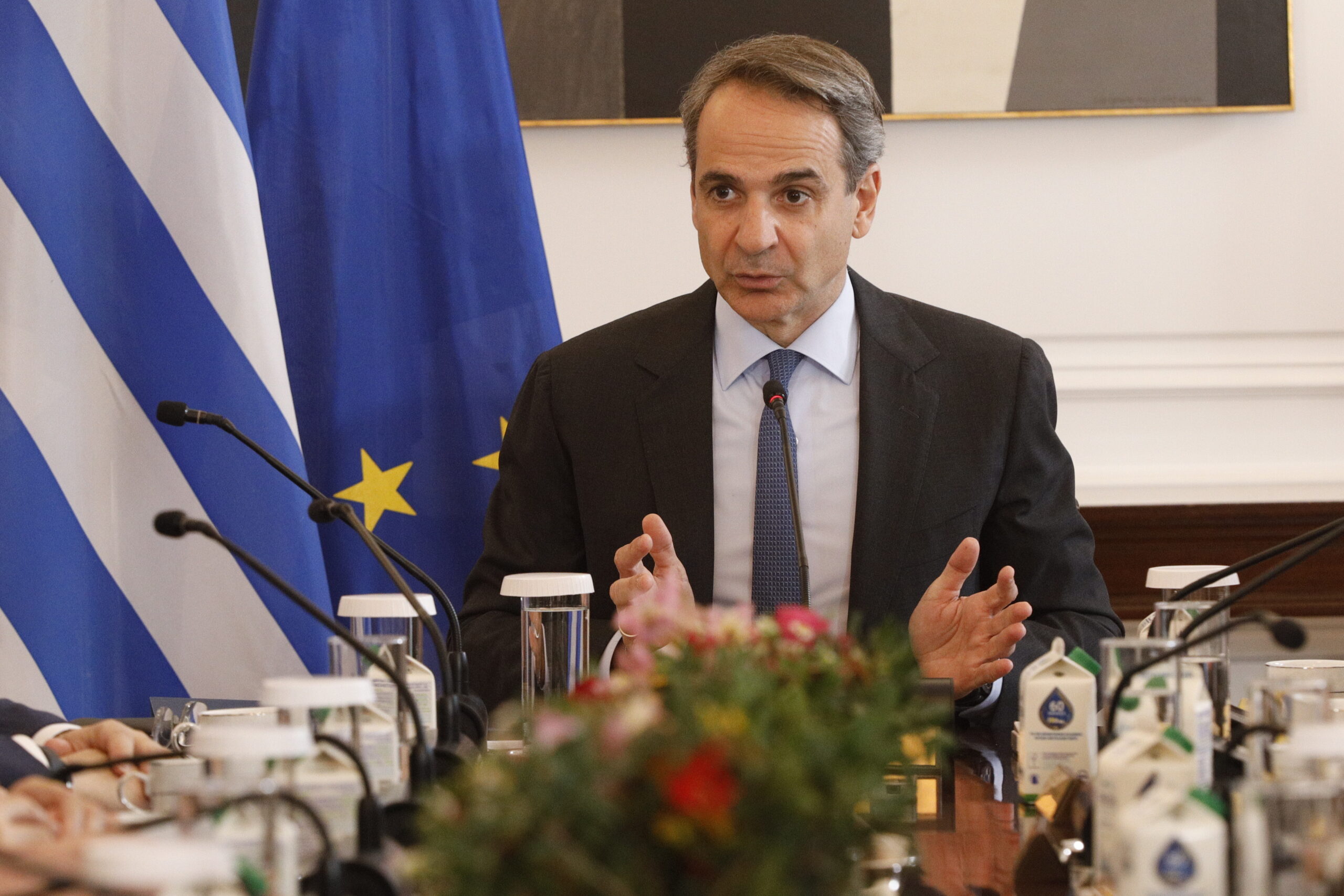 Μέγαρο Μαξίμου: Πρώτο μίνι-υπουργικό υπό τον Μητσοτάκη, με φόντο το ...