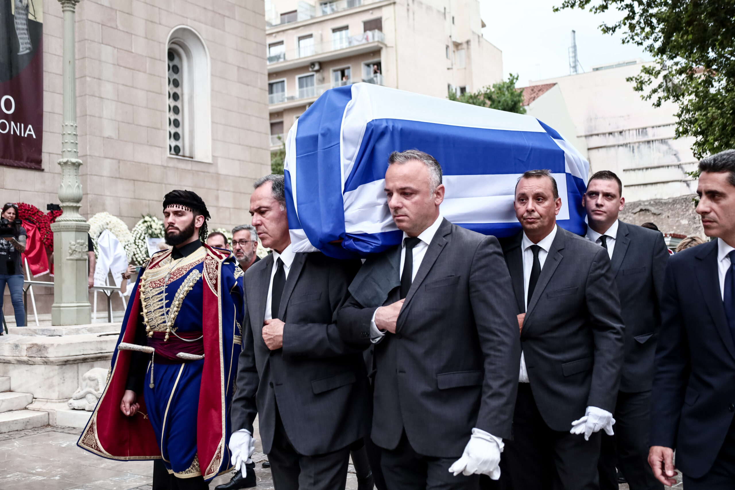 Κηδεία Γιάννη Μαρκόπουλου: Όλος ο πολιτικός και καλλιτεχνικός κόσμος ...