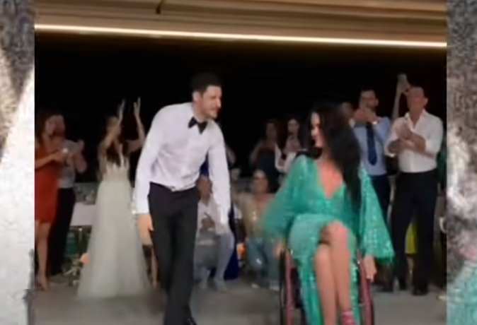 Κουφονήσια: Κοπέλα σε αναπηρικό καροτσάκι χόρεψε μπάλο και αποθεώθηκε ...