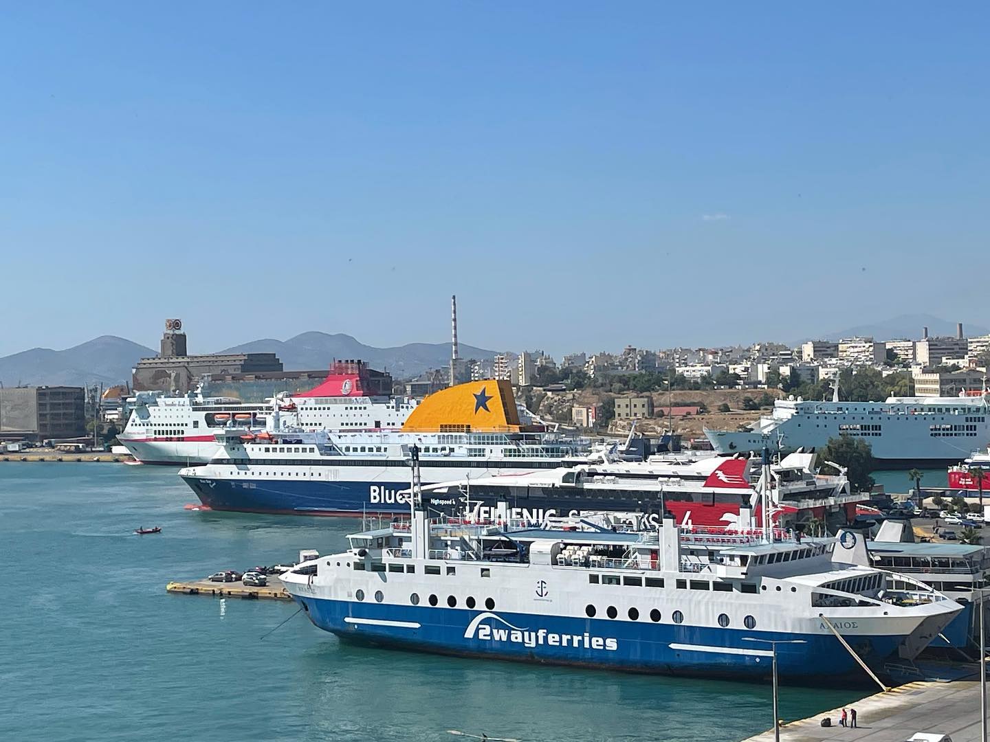 Έξοδος αδειούχων: Αδειάζει η Αθήνα γεμίζουν τα νησιά – Το αδιαχώρητο ...