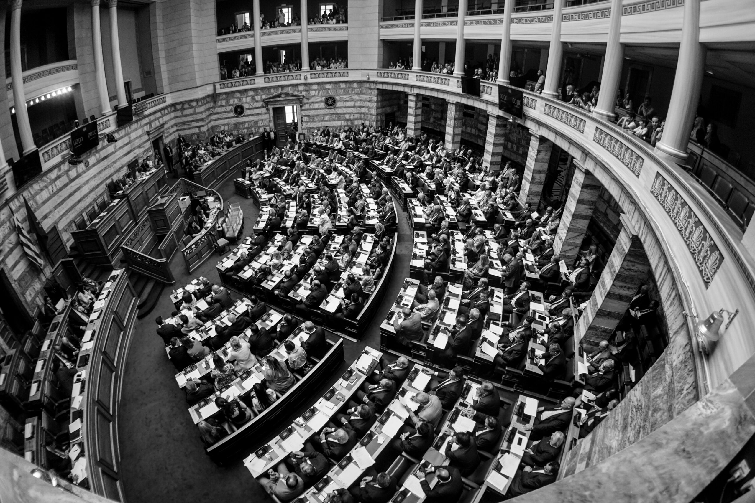 Βουλή: Τα παράδοξα της χωροταξίας και των 8 κομμάτων – Σε ρόλο ...
