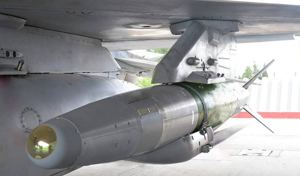 Οι φονικοί πύραυλοι Rampage που θα ενισχύσουν τα F-16 και θα ...