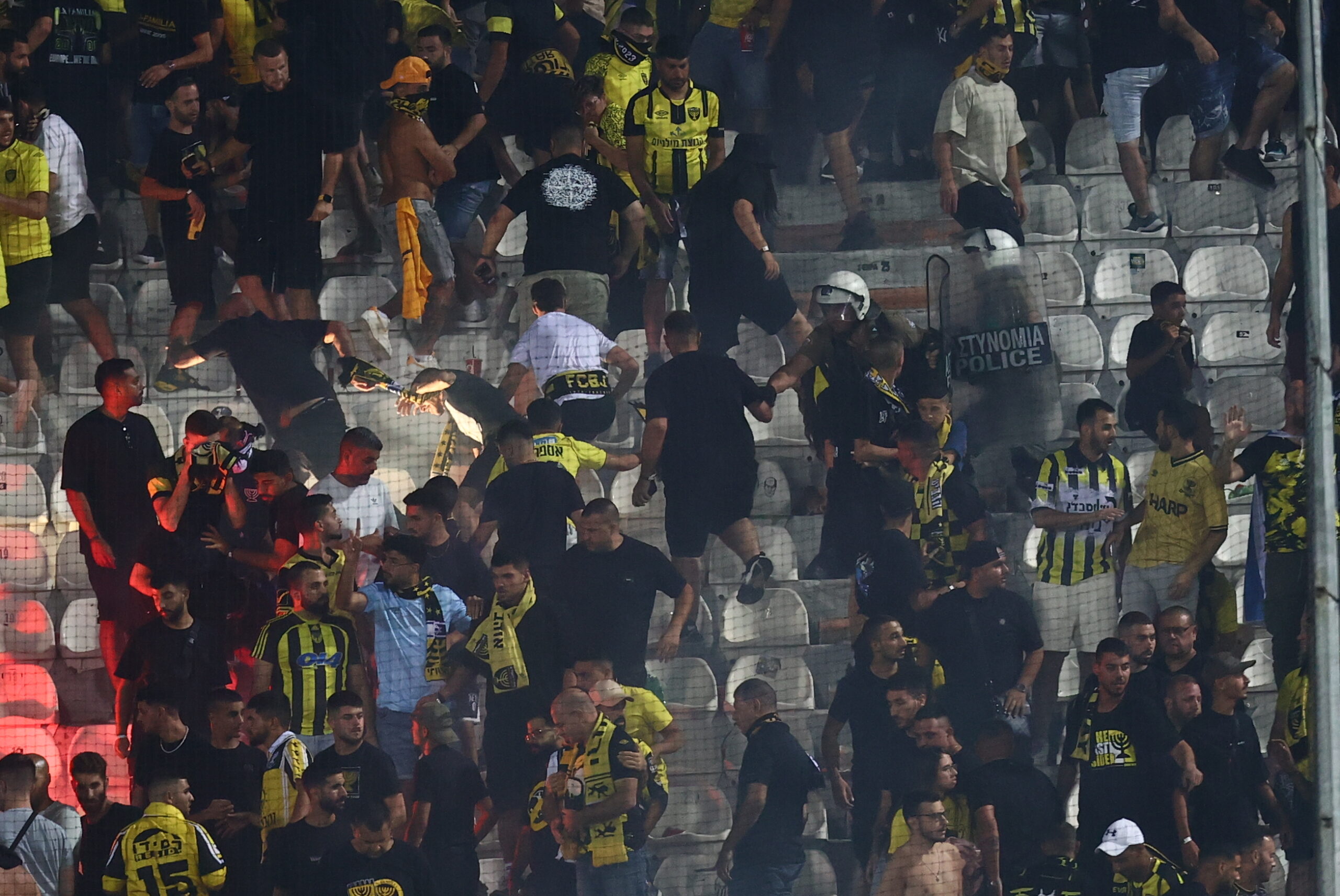 UEFA: Βαρύ πρόστιμο στον ΠΑΟΚ και κίνδυνος τιμωρίας της Θύρας 4 για τα ...