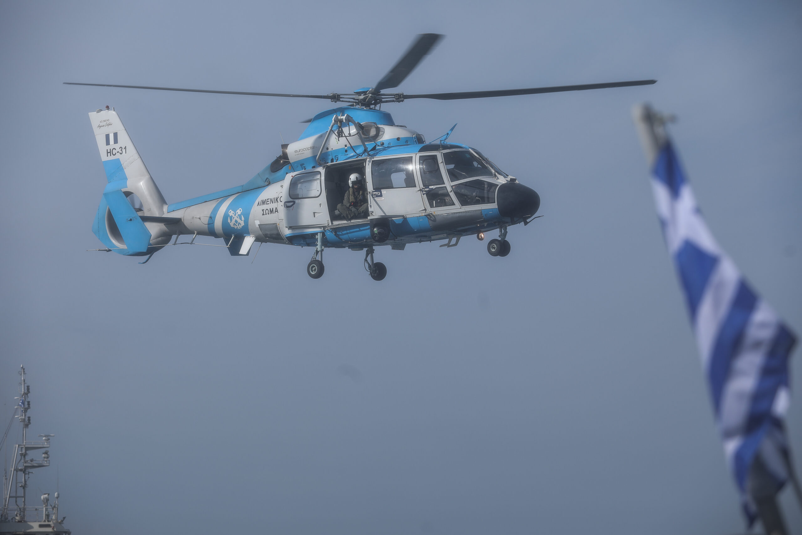 Πιερία: Ελικόπτερο του Λιμενικού πέταξε χαμηλά – Παρασύρθηκαν ομπρέλες ...