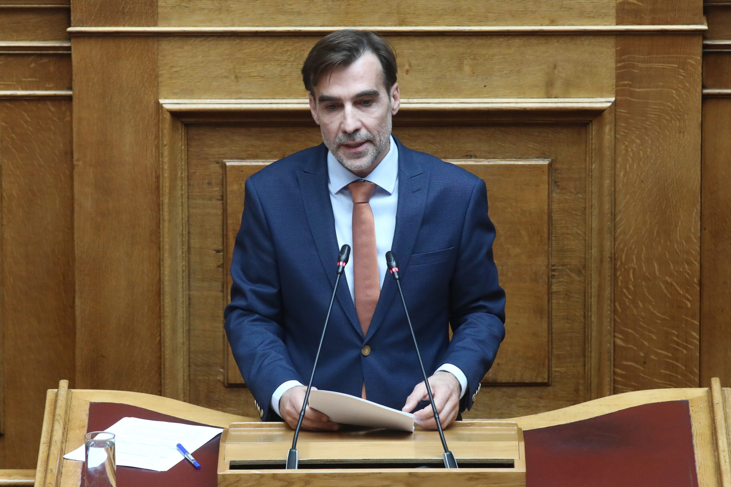 «Εμφύλιος» στην Πλεύση Ελευθερίας: Ο Μιχάλης Χουρδάκης δεν παραδίδει ...