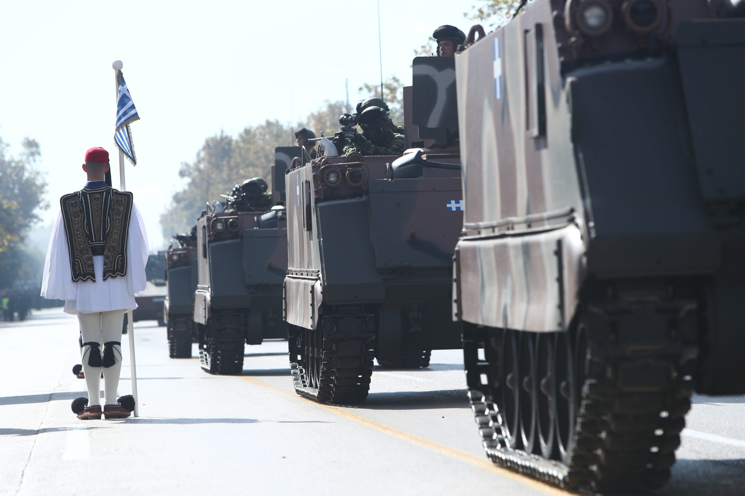 28η Οκτωβρίου: Ολοκληρώθηκε η μεγάλη στρατιωτική παρέλαση στη ...