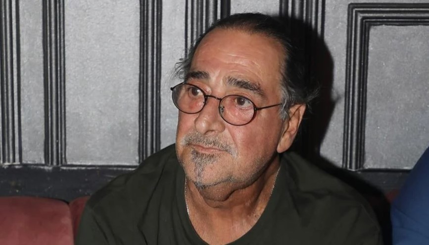 Βασίλης Καρράς: Δύσκολες ώρες για τον τραγουδιστή – Όλοι ελπίζουν σε ...