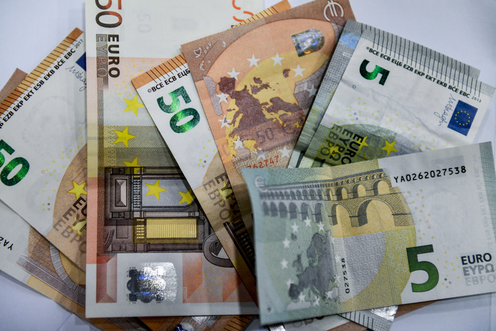 Επίδομα 400 ευρώ: Εκατοντάδες χιλιάδες οι δικαιούχοι