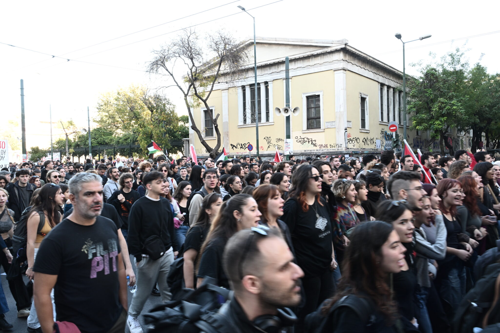 Επέτειος Πολυτεχνείου 2025: Υποχρεωτική η παρουσία των μαθητών στις ...