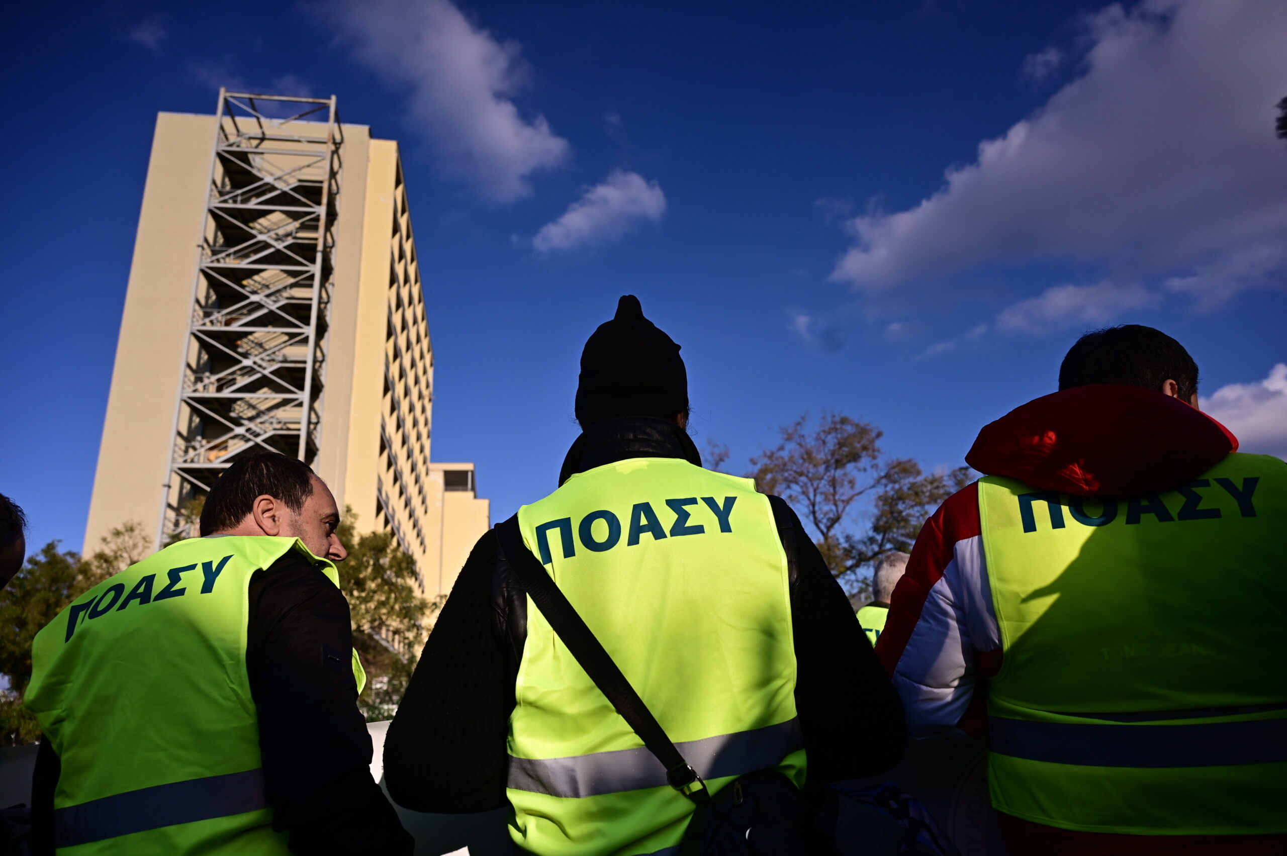 Συγκέντρωση διαμαρτυρίας των αστυνομικών στις εγκαταστάσεις των ΜΑΤ στο ...