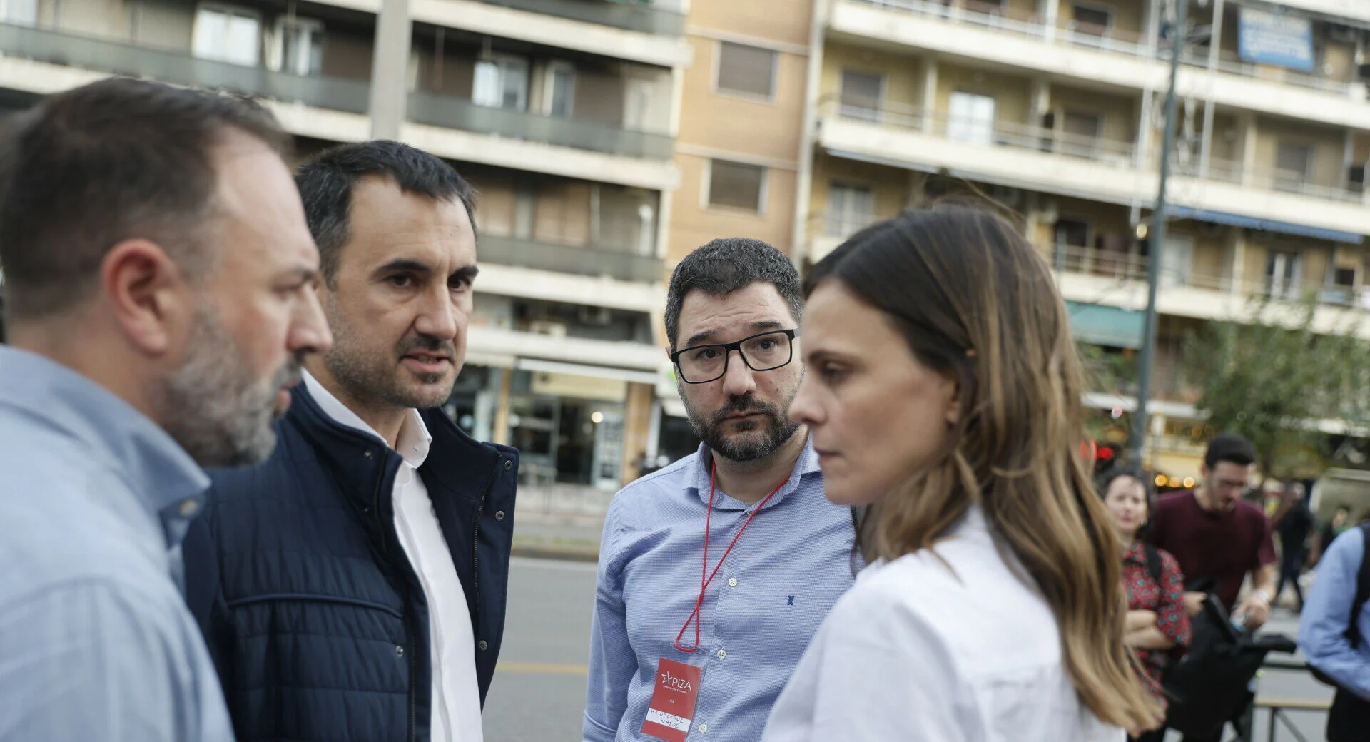 Χαρίτσης – Ηλιόπουλος παίζουν ποδοσφαιράκι στο παιδικό χωριό SOS – Η ...