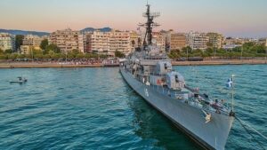 Αντιτορπιλικό «Βέλος»: Η ανταρσία που ταπείνωσε τη χούντα και έγινε ...