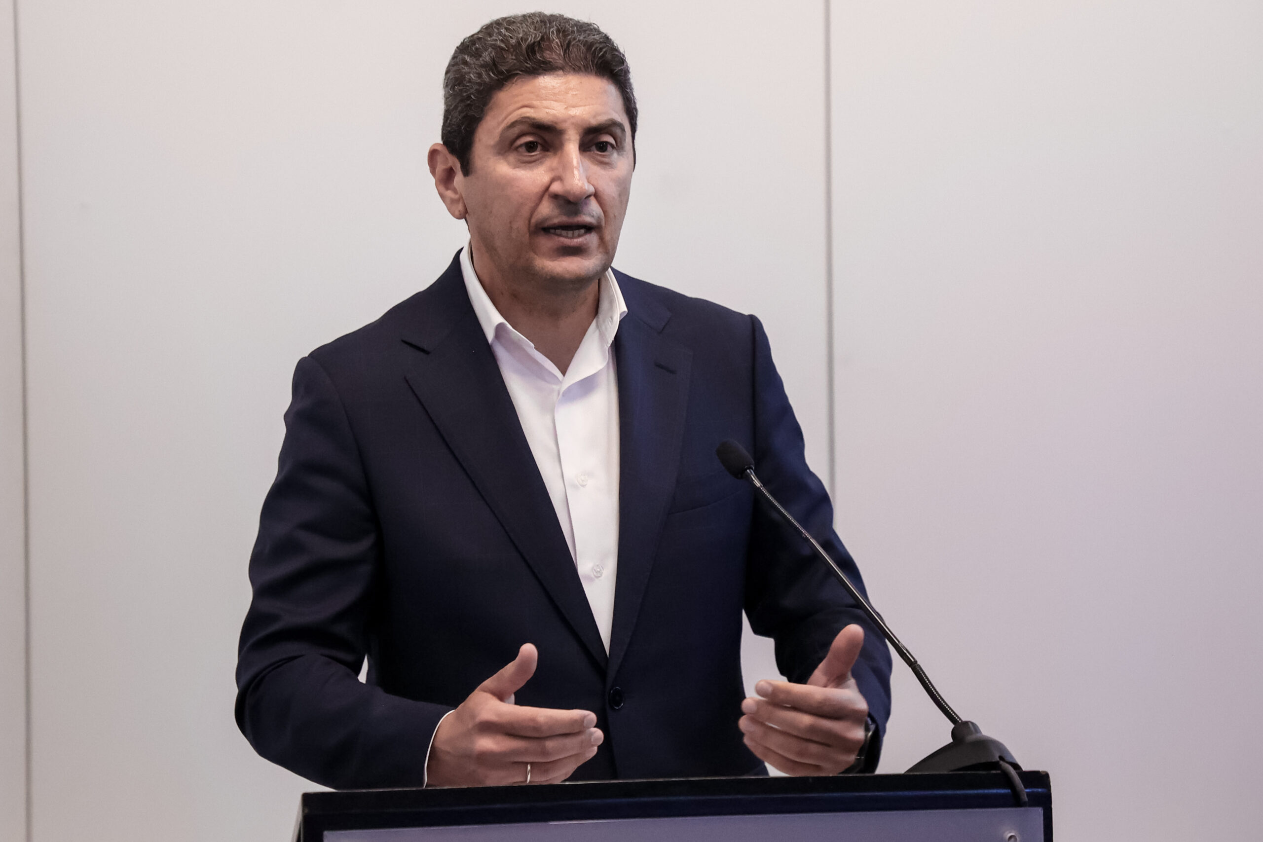 Χαμός με Αυγενάκη και αγρότες on air – «Το αρκετά κ. υπουργέ να το ...