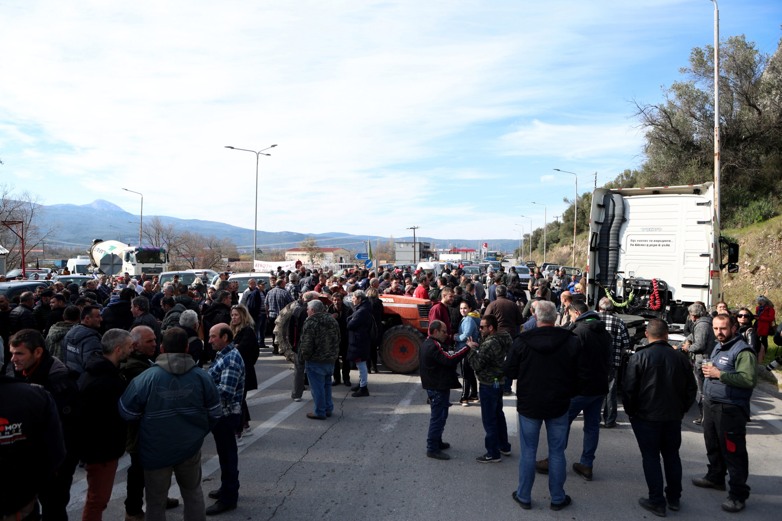 «Ζεσταίνουν» τα τρακτέρ οι αγρότες: Κλιμάκωση των κινητοποιήσεων και ...