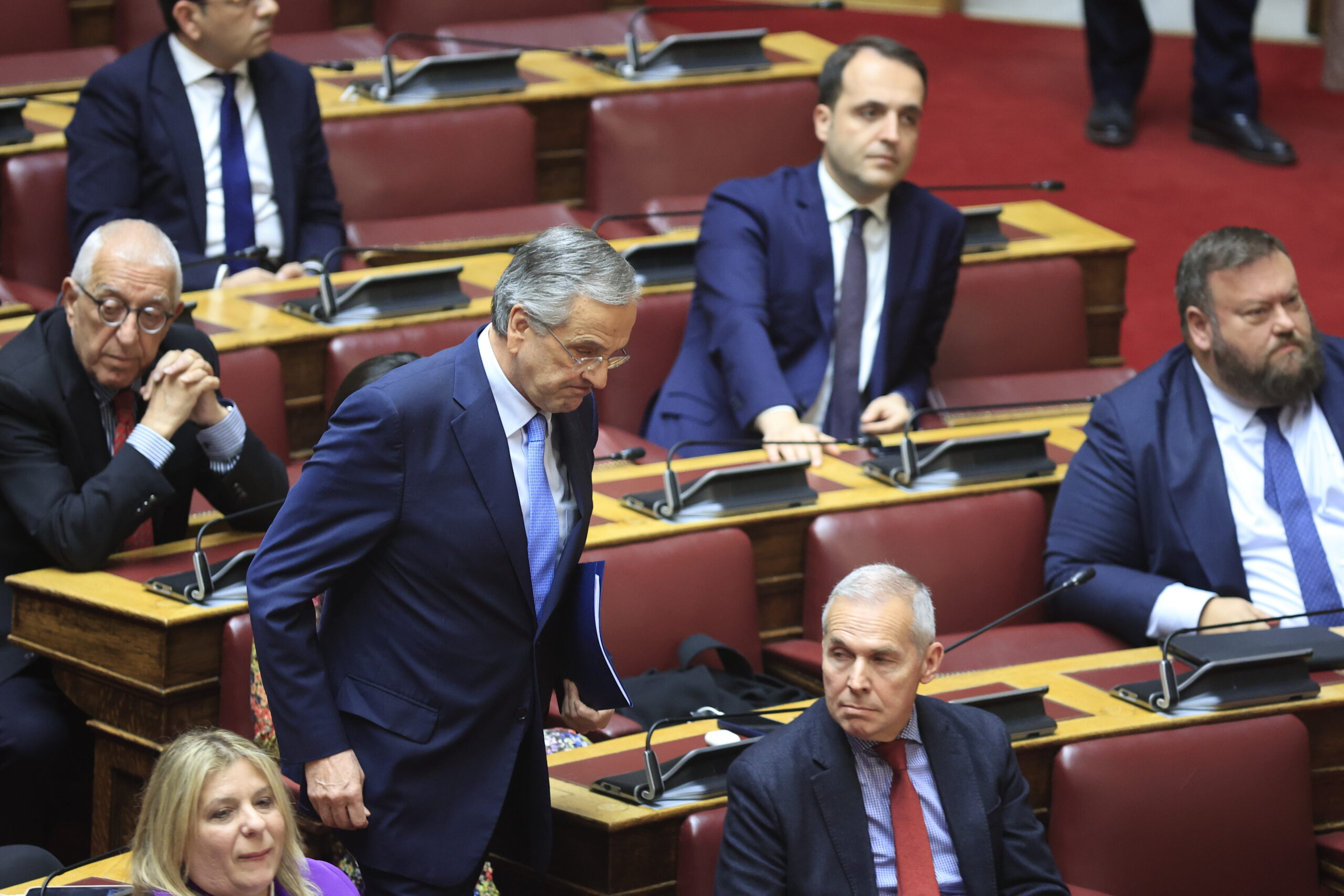 Αντώνης Σαμαράς: Από αυτούς τους βουλευτές προήλθαν τα χειροκροτήματα ...