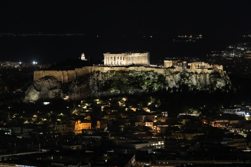 «Χάθηκε» η Ακρόπολη – Βυθίστηκε στο σκοτάδι για την «Ώρα της Γης»