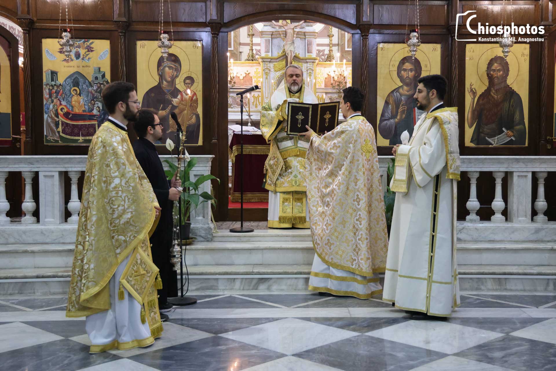Η συγκινητική Θεία Λειτουργία στη νέα Μητρόπολη Σμύρνης στην Τουρκία ...