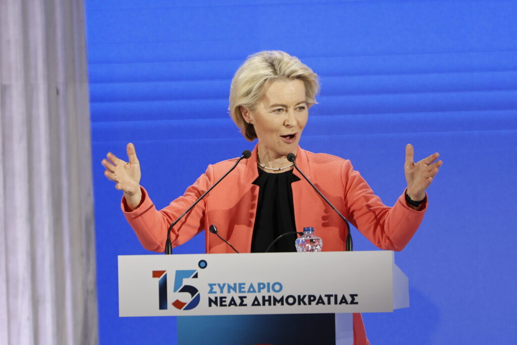 Ούρσουλα φον ντερ Λάιεν: «Η ελληνική οικονομία ξεπερνά τους μέσους ...