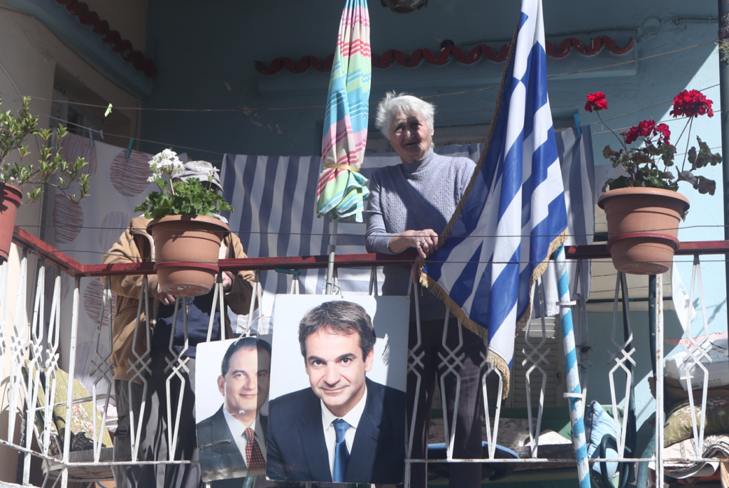 Κυριάκος Μητσοτάκης: Τον υποδέχτηκαν στην Πολίχνη με την φωτογραφία του ...