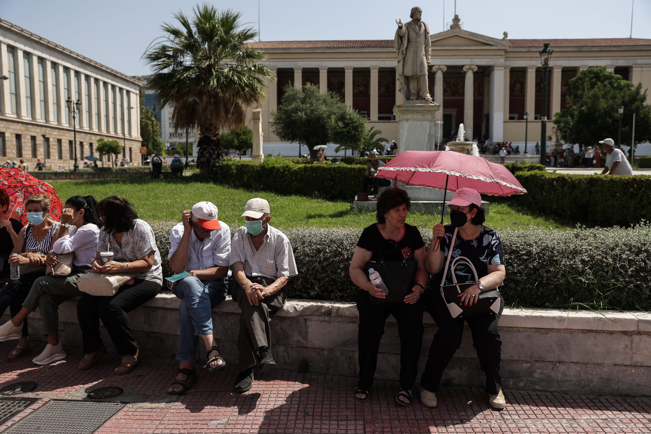 Συντάξεις Ιουνίου: Πότε μπαίνουν στα ΑΤΜ τα χρήματα για τους συνταξιούχους