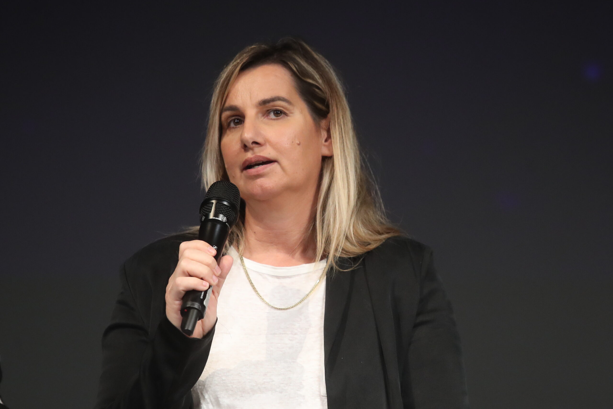 Ο Δημητρης Παπανώτας απαντάει στην Σοφία Μπεκατώρου